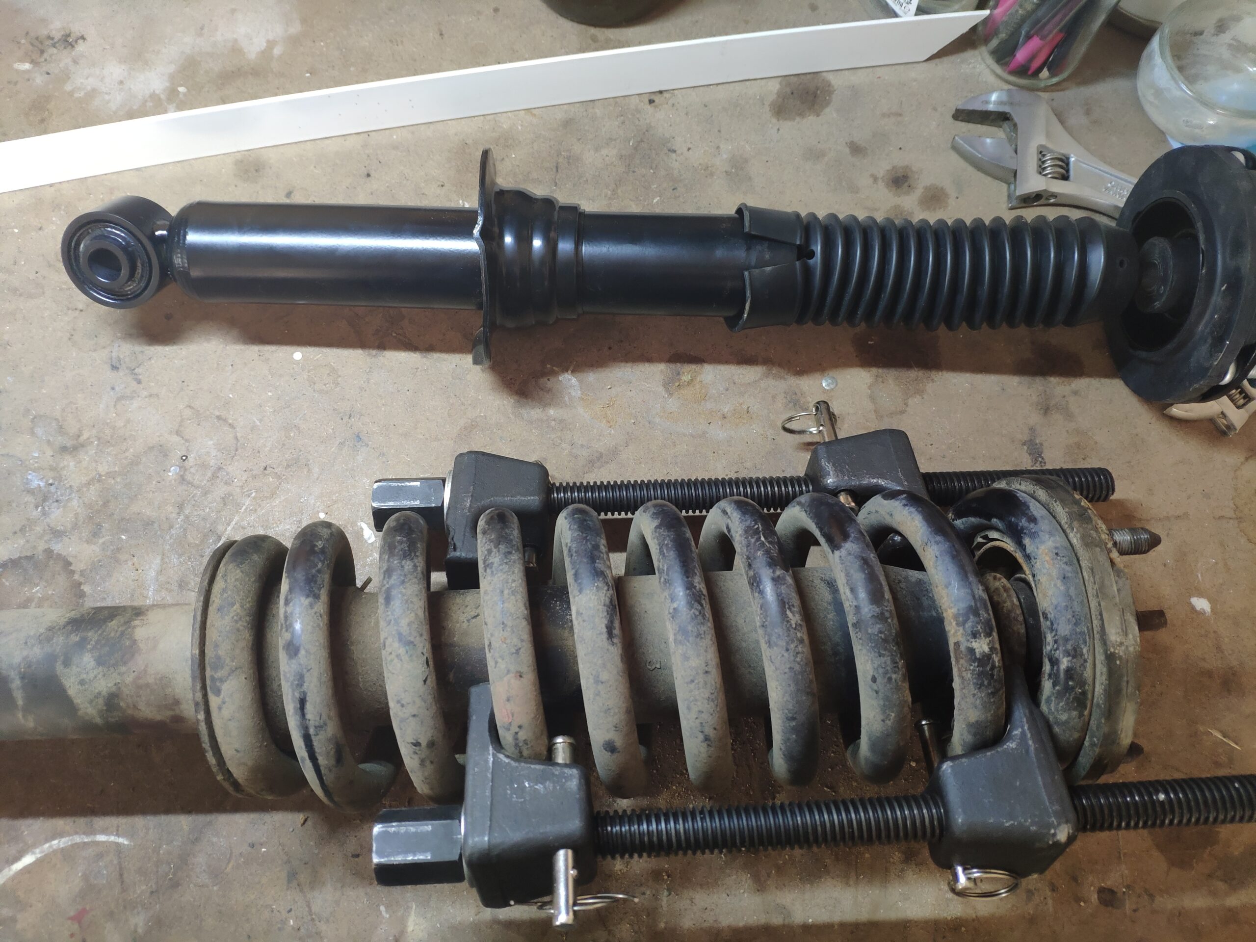 [How-To] Changement des amortisseurs avants – Le blog d'Alix et Gauthier